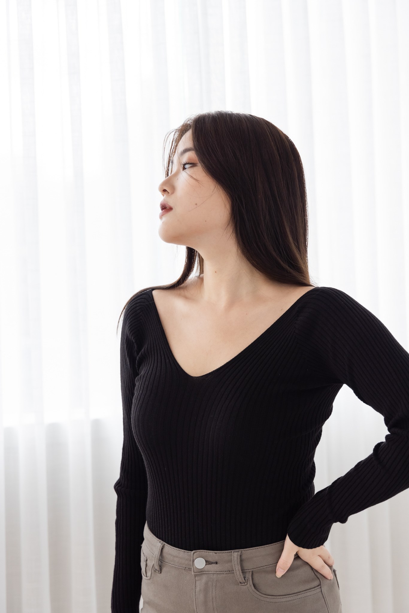 大V領修身針織上衣 ｜ WearToEat