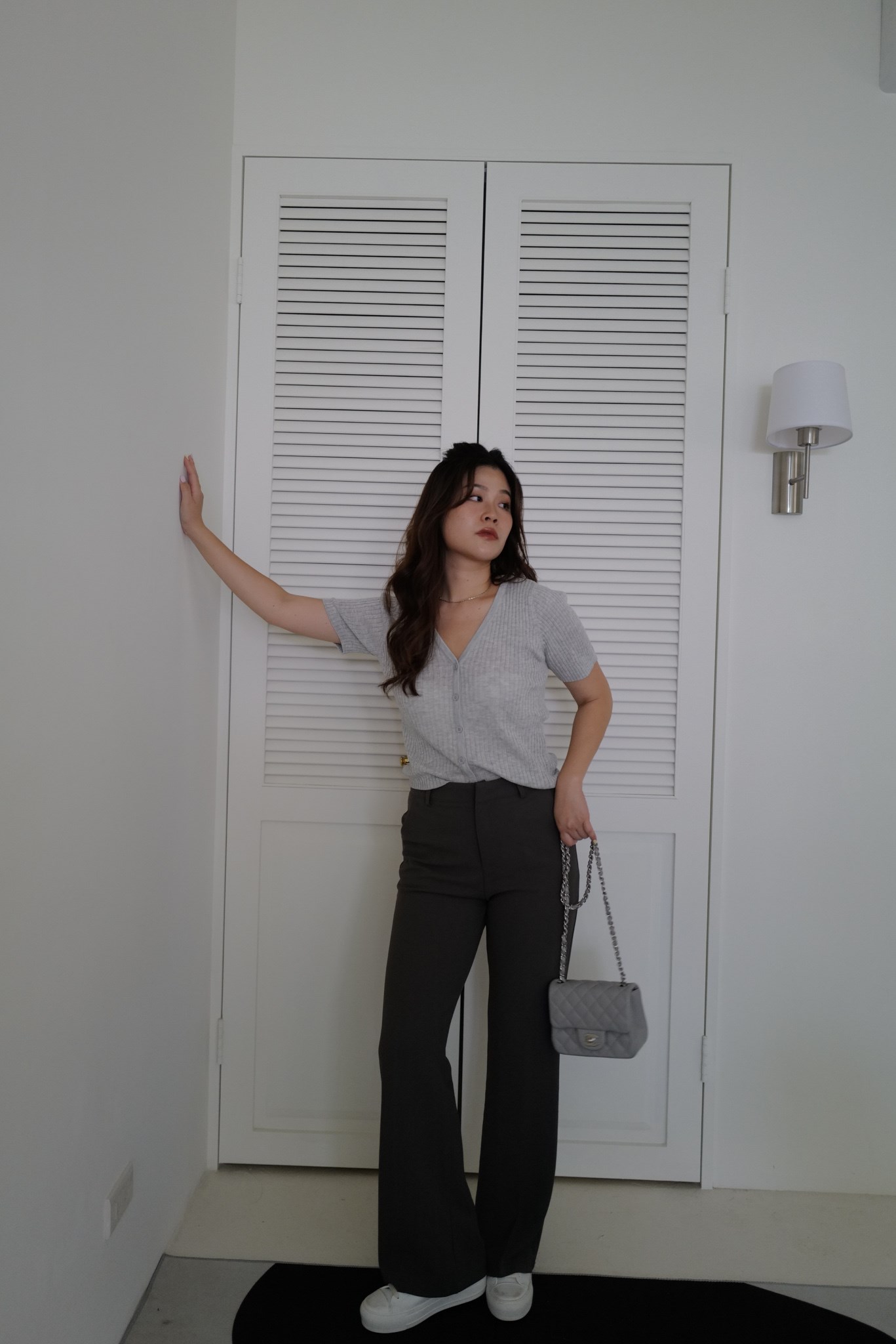 透肌感針織V領短袖 ｜ WearToEat