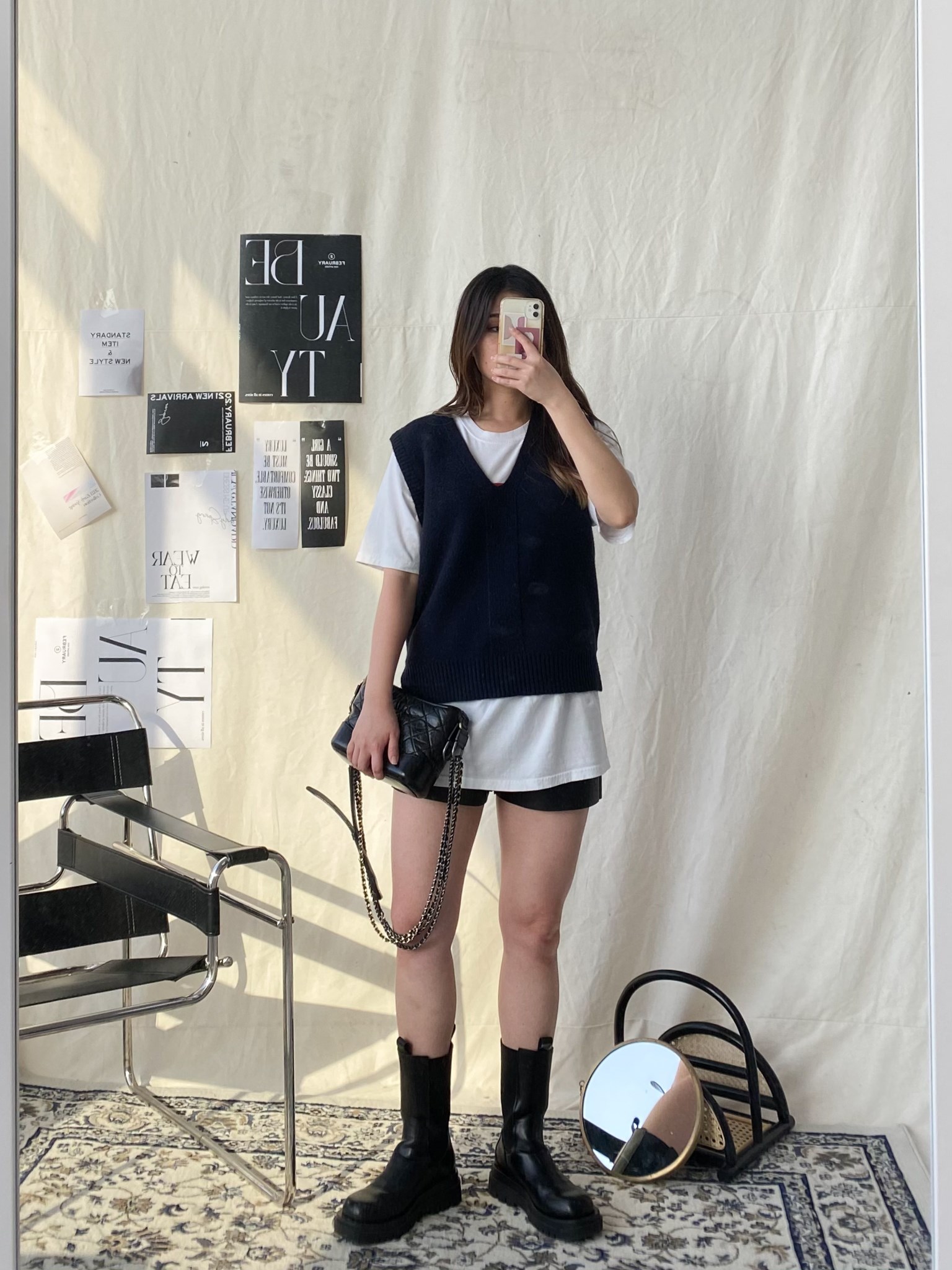 慵懶V領針織背心 ｜ WearToEat