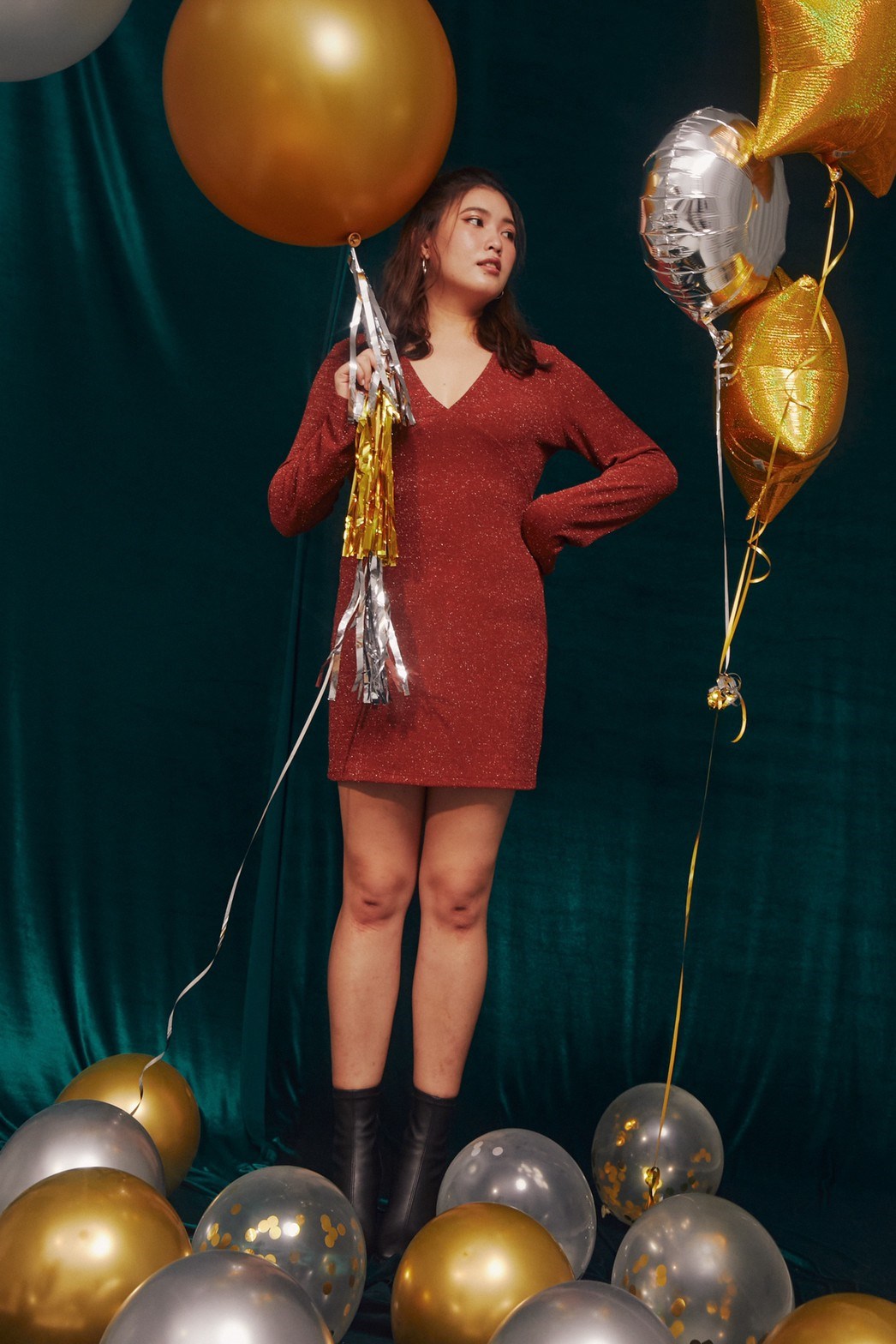 修身V領派對洋裝 ｜ WearToEat