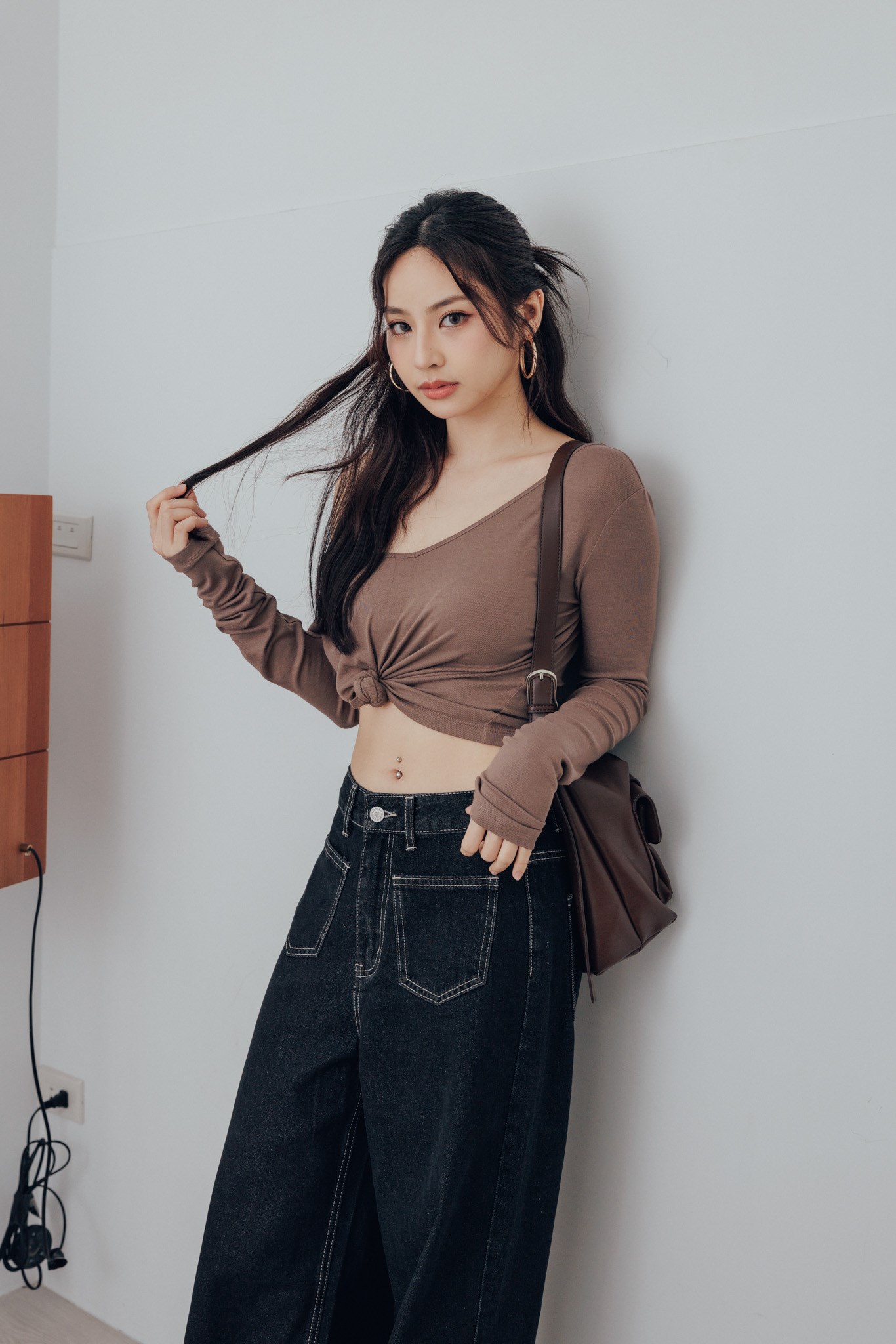 柔薄大V領打底上衣 ｜ WearToEat