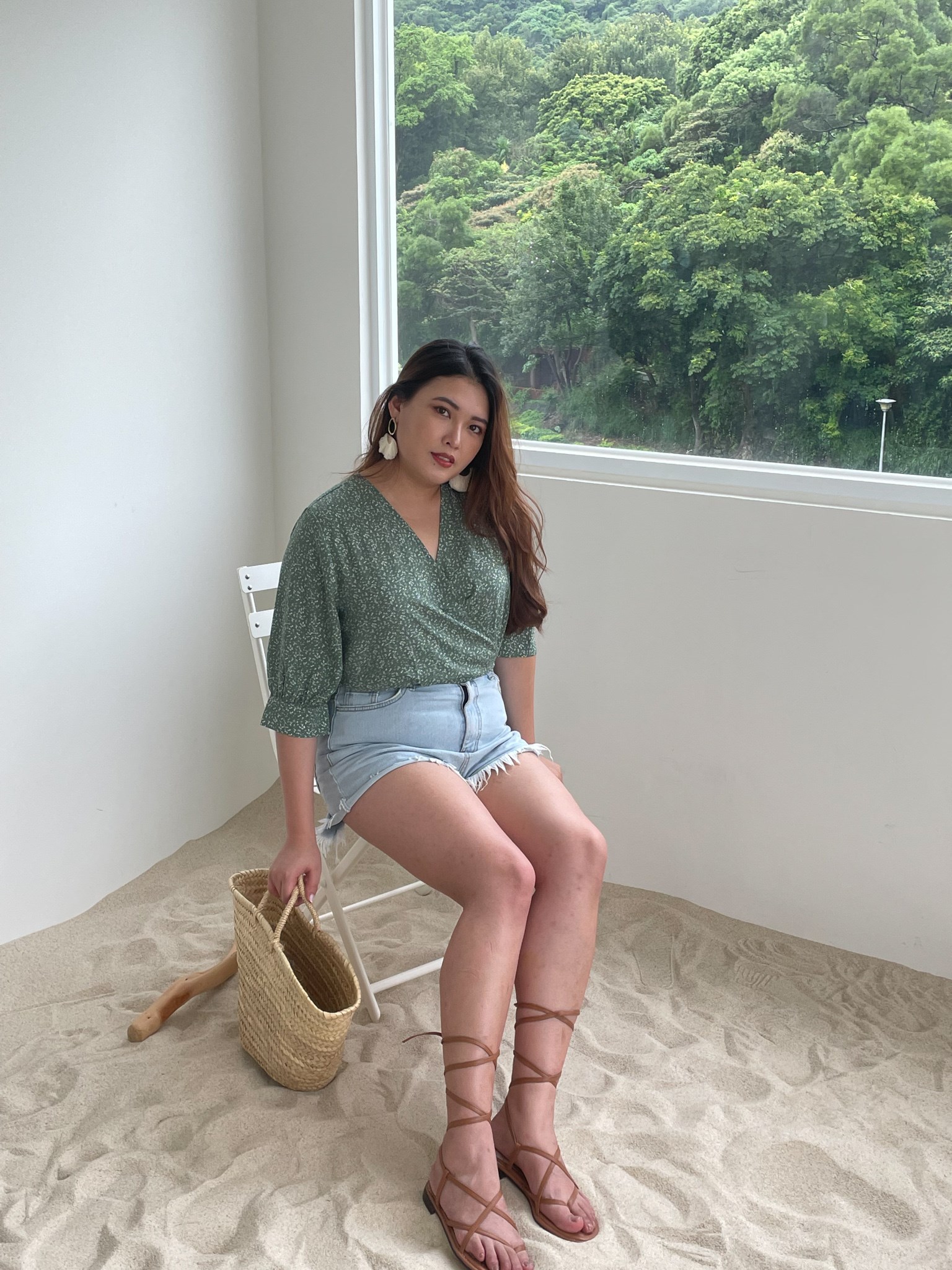 下擺收腰V領雪紡衫 ｜ WearToEat