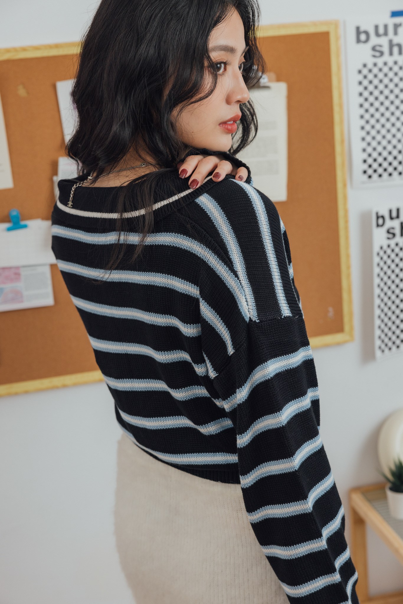 鬆軟親膚V領條紋毛衣 ｜ WearToEat