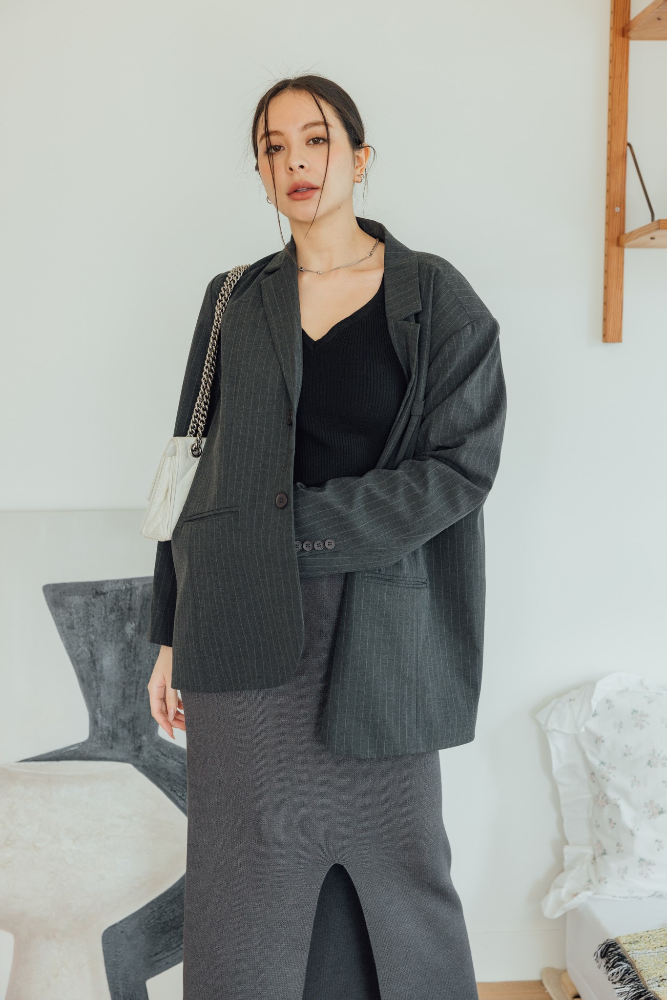 小V領滾邊針織上衣 ｜ WearToEat