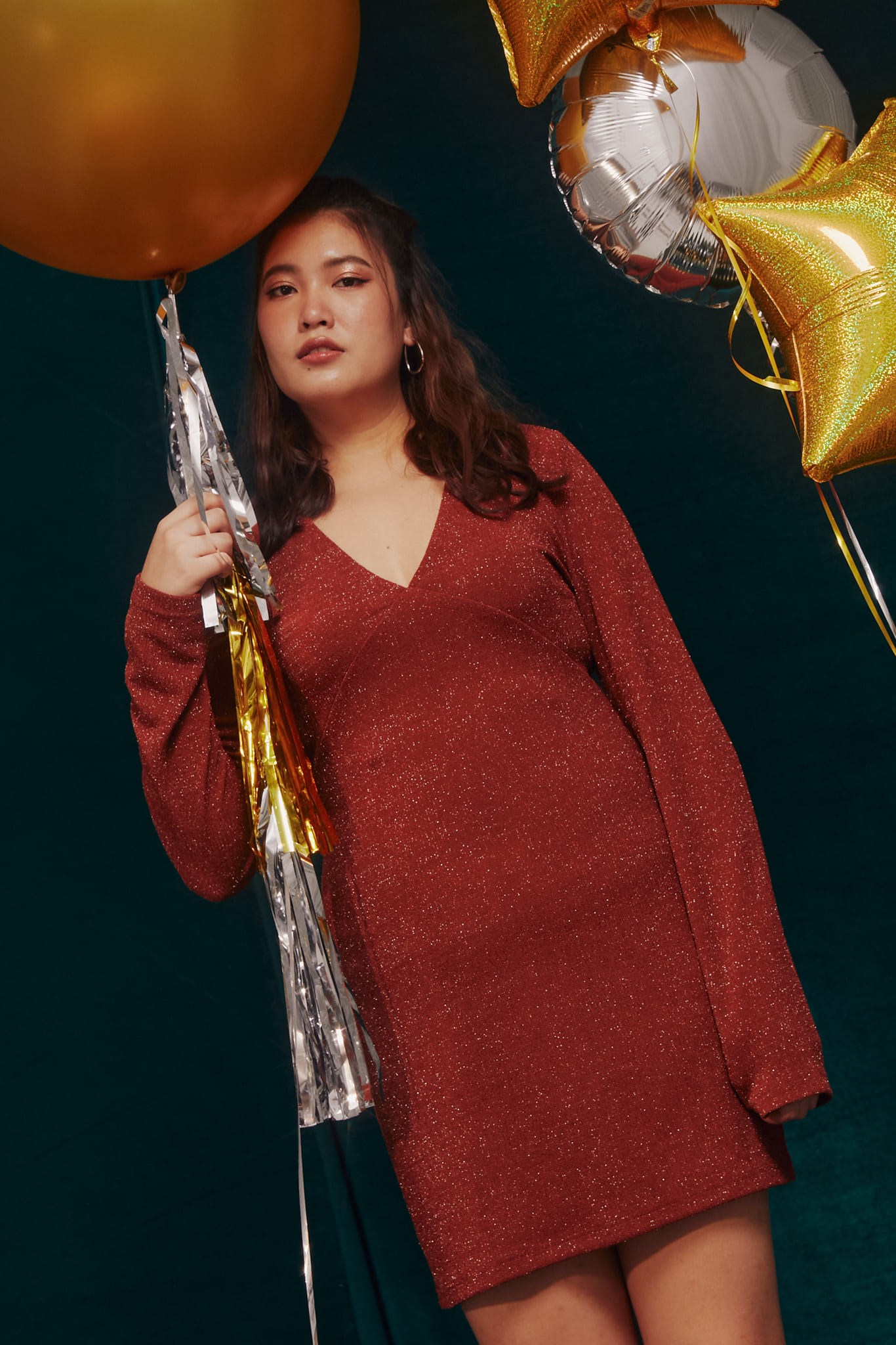 修身V領派對洋裝 ｜ WearToEat